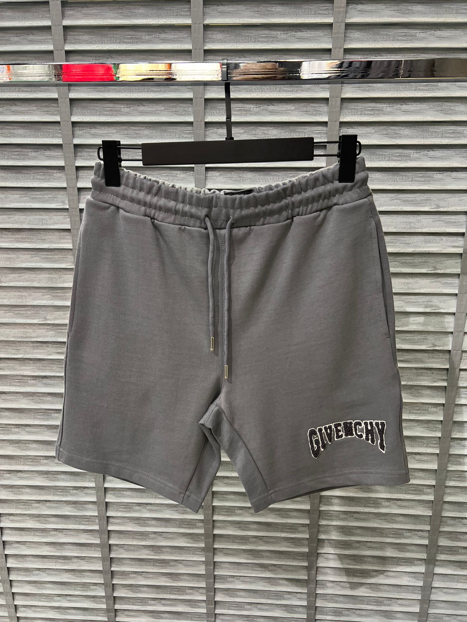 GIVENCHY – Dream Land