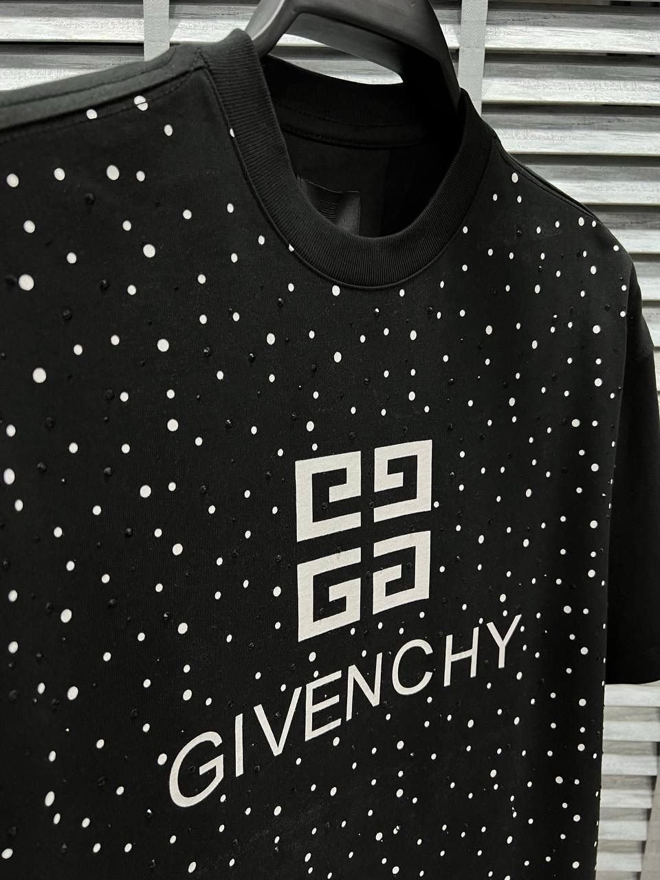 GIVENCHY – Dream Land